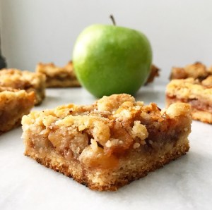 Apple Shortbread Bars | e2 bakes brooklyn