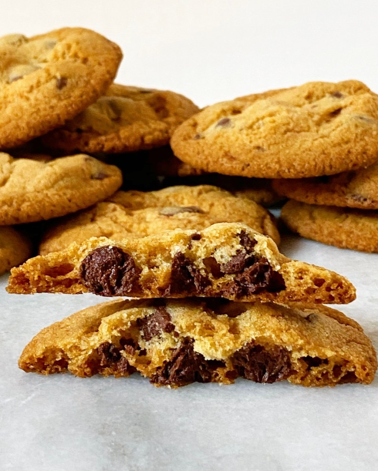 Crispy, Crunchy Chocolate Chip Cookies | e2 bakes brooklyn