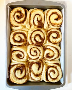 How to Par-Bake Cinnamon Rolls {Make Ahead Method!} | e2 bakes brooklyn