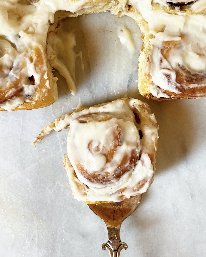 How to Par-Bake Cinnamon Rolls {Make Ahead Method!} | e2 bakes brooklyn