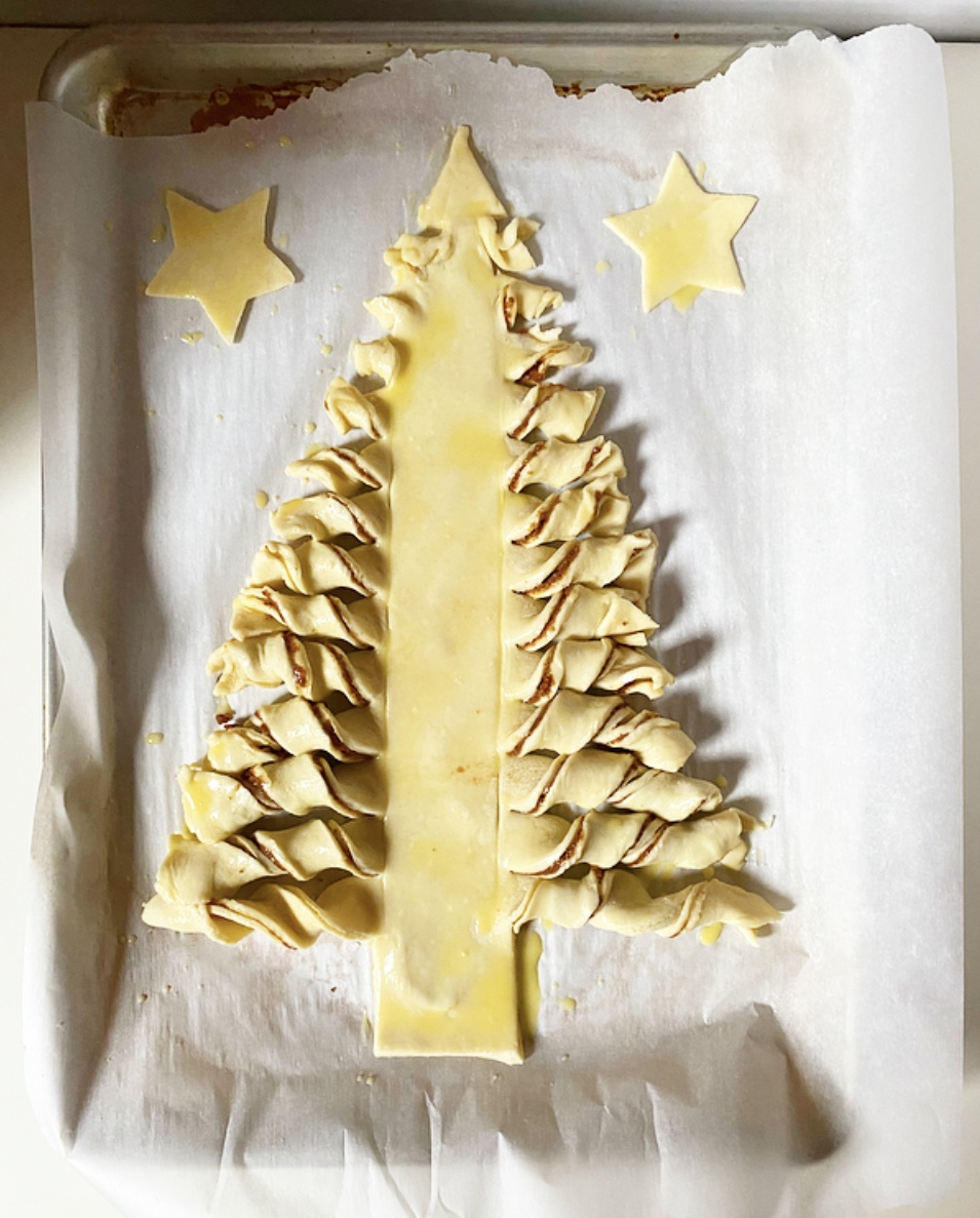 Cinnamon Sugar Puff Pastry Christmas Tree | e2 bakes brooklyn