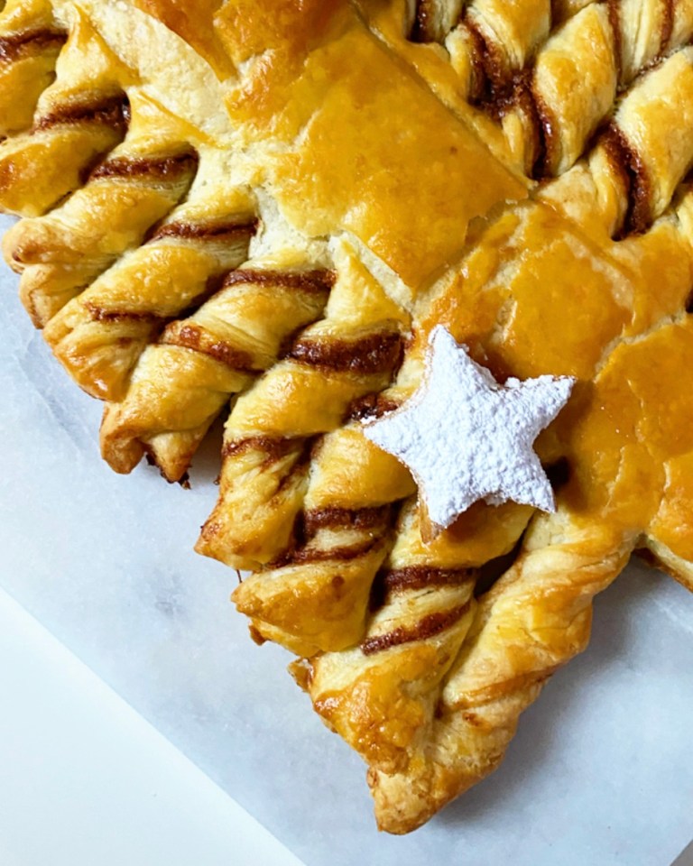 Cinnamon Sugar Puff Pastry Christmas Tree | e2 bakes brooklyn