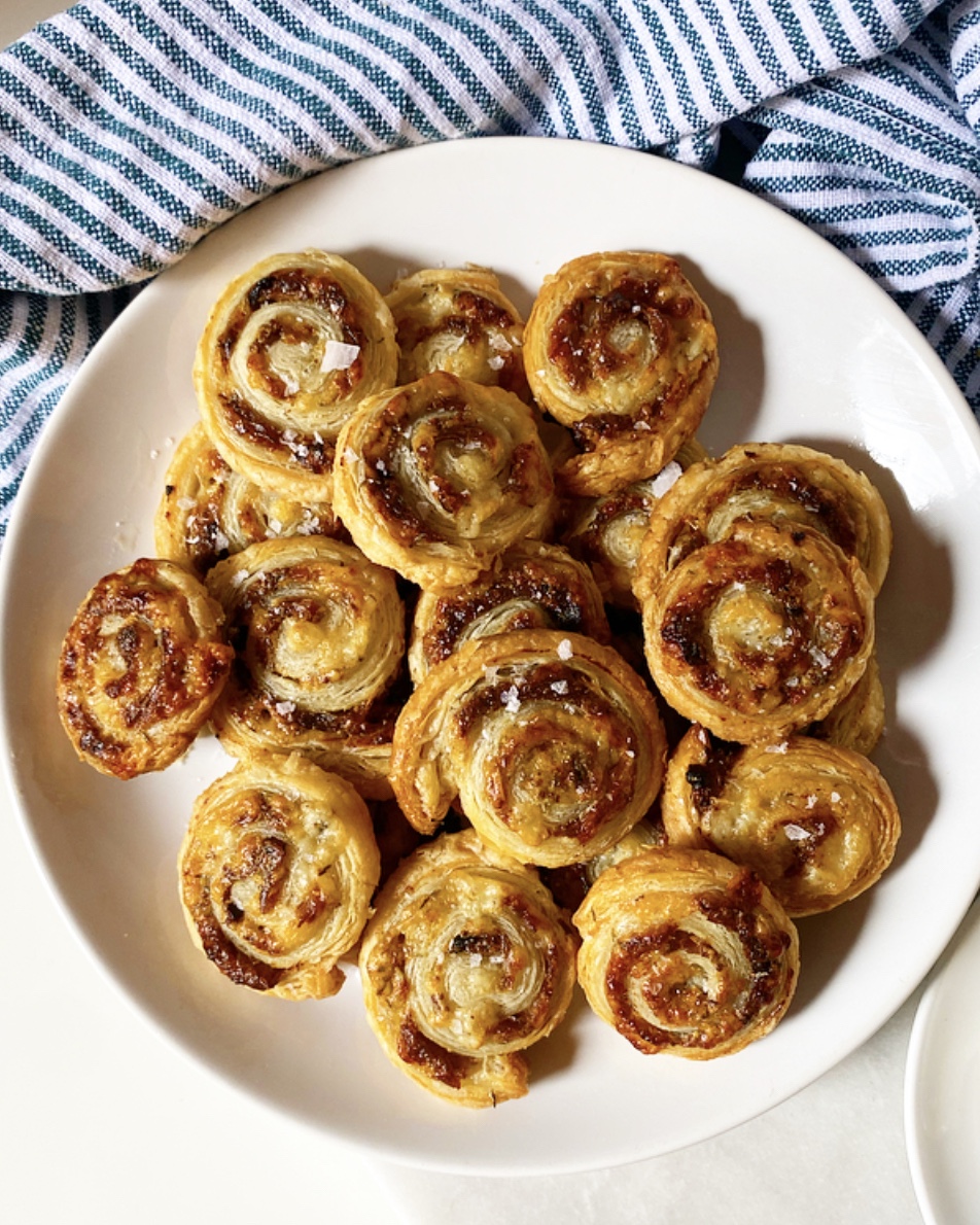 French Onion Pinwheels | e2 bakes brooklyn